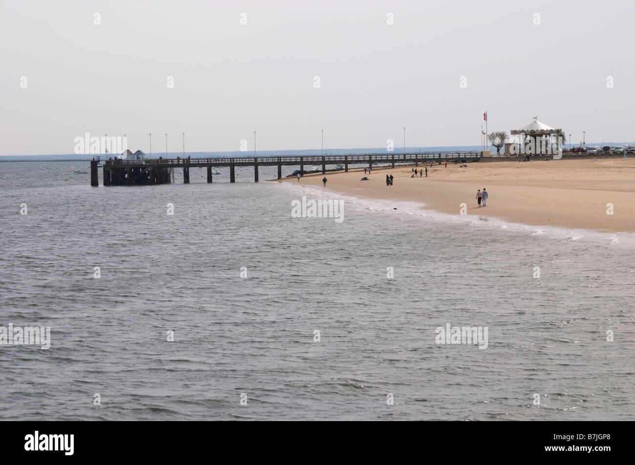 beach with people arcachon bordeaux france Stock Photo - Alamy
