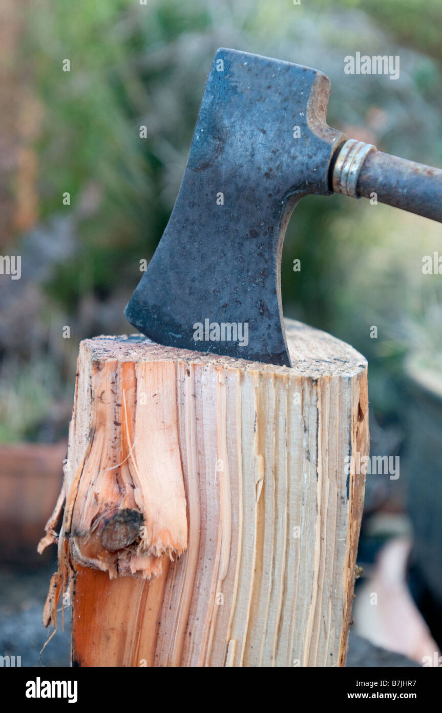Axe hi-res stock photography and images - Alamy