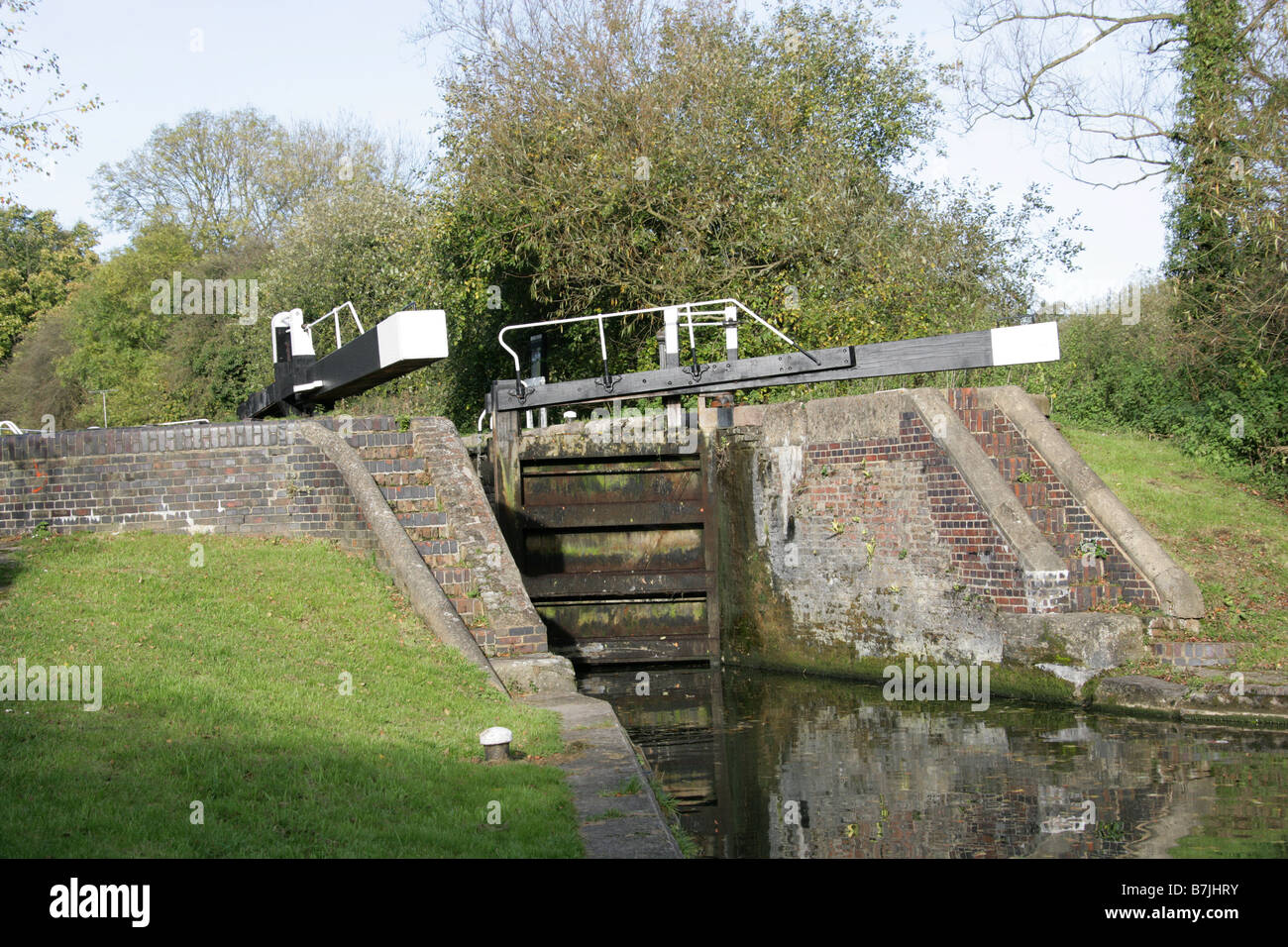 Grand union canal lock hertfordshire hi-res stock photography and ...