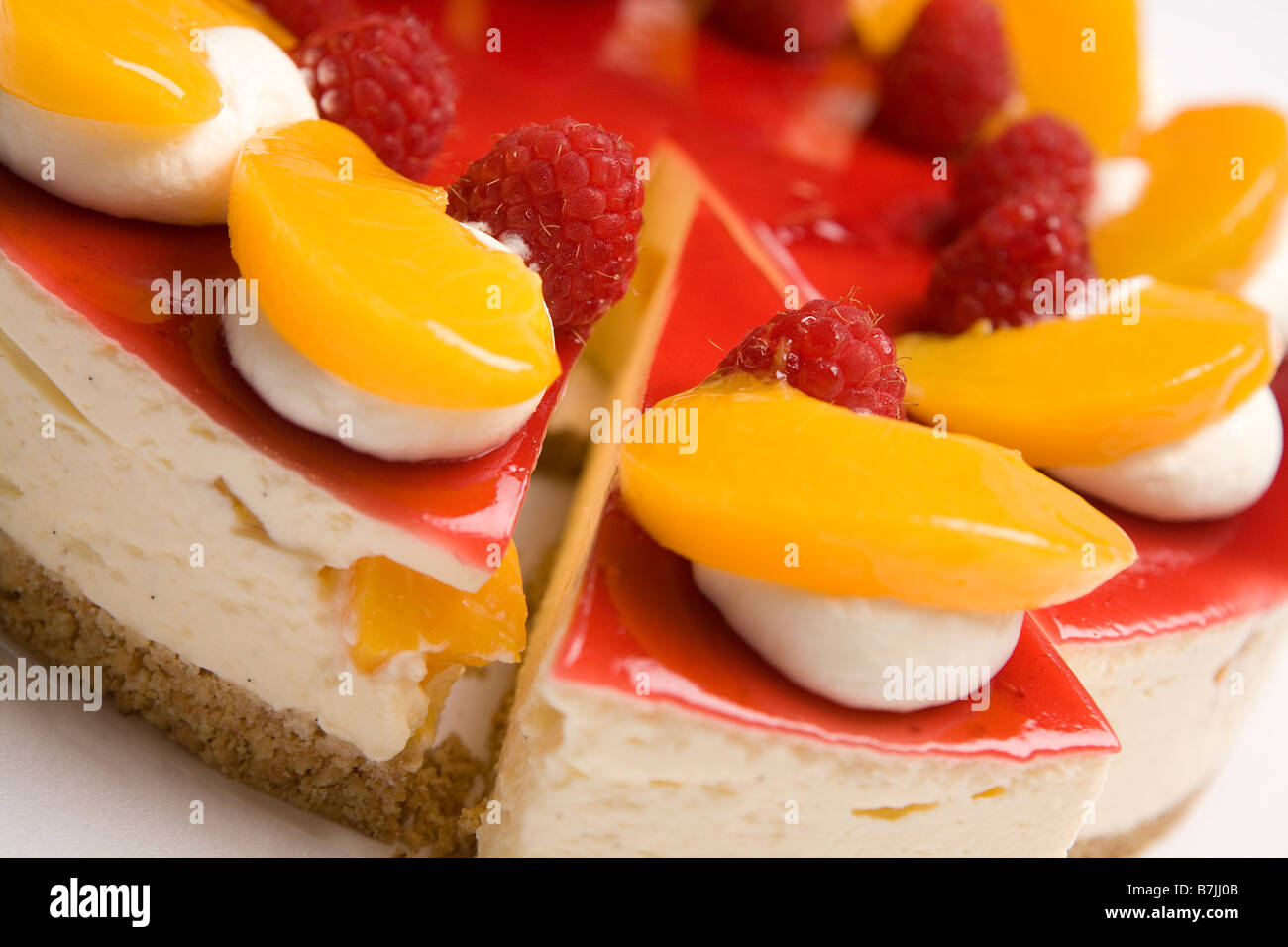 Raspberry & Mandarin cheesecake Stock Photo - Alamy