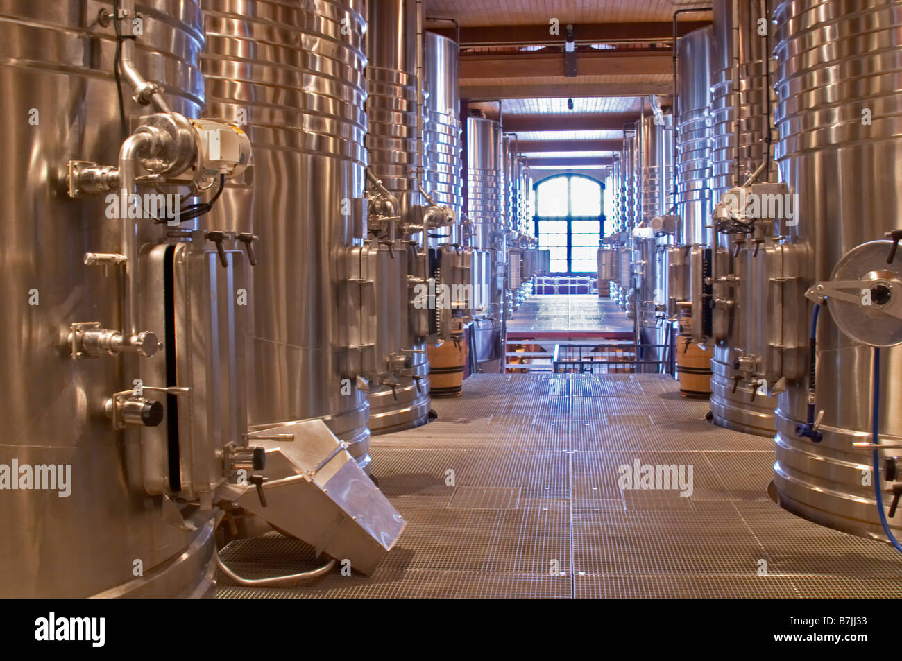 stainless steel tanks pump fixed on a tank for pumping over chateau ...