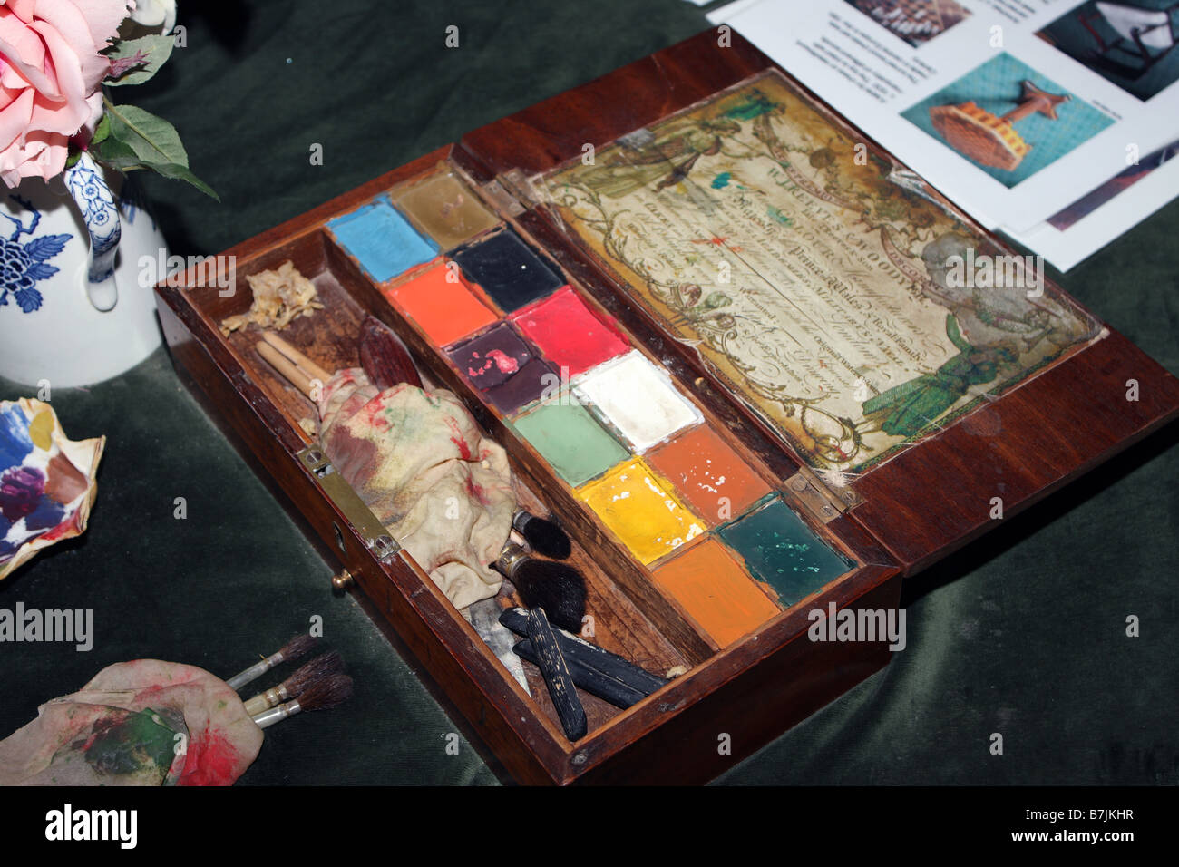 An old artists painting set Stock Photo - Alamy