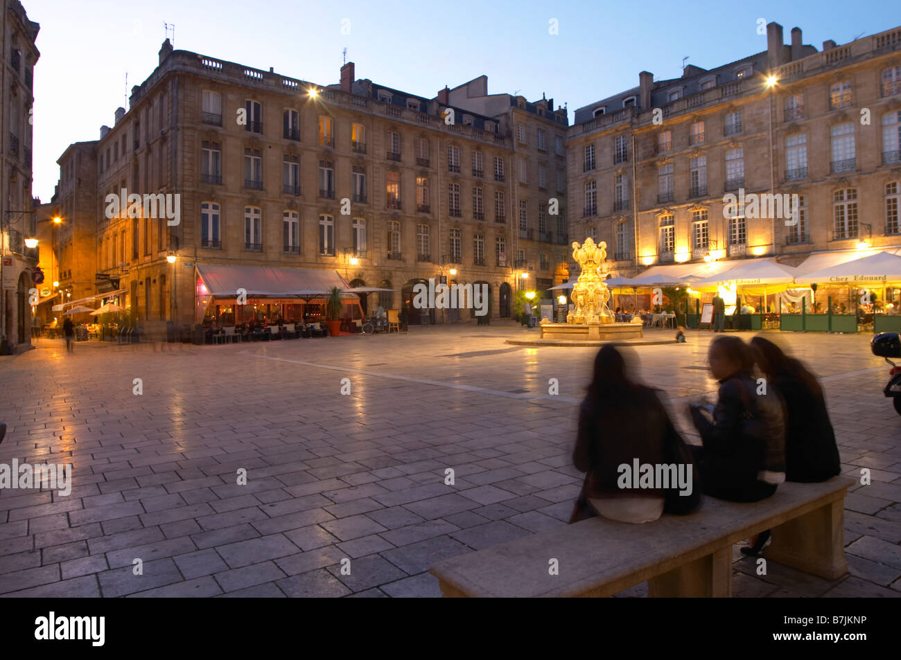 Place du Parlement girls on a bench bordeaux france Stock Photo - Alamy