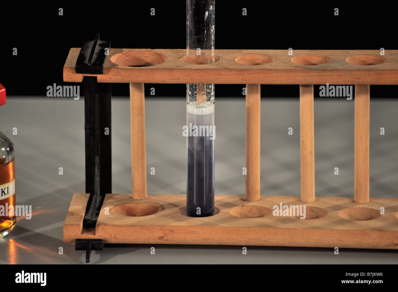 science laboratory equipment Stock Photo - Alamy