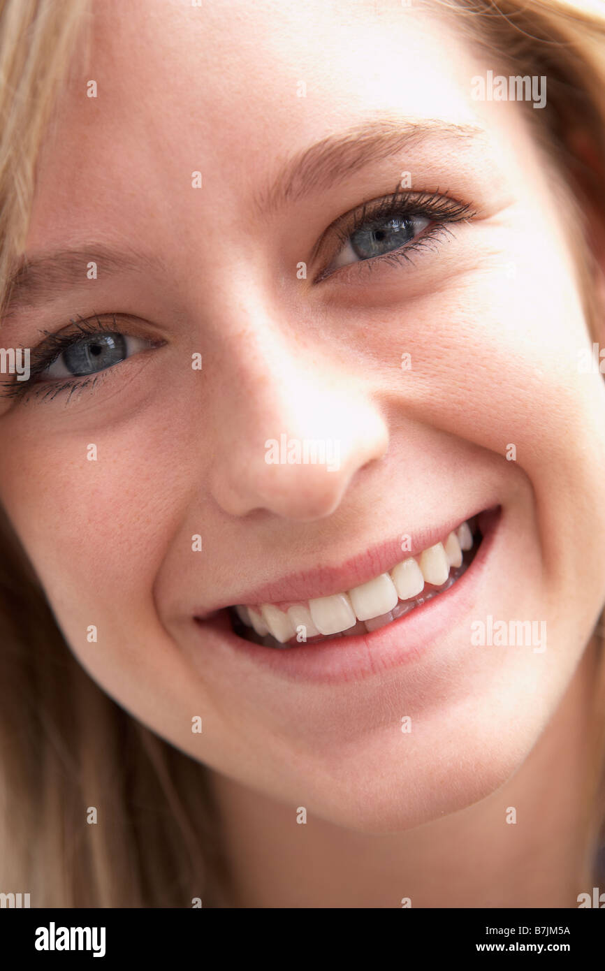 16 year old girl headshot hi-res stock photography and images - Alamy
