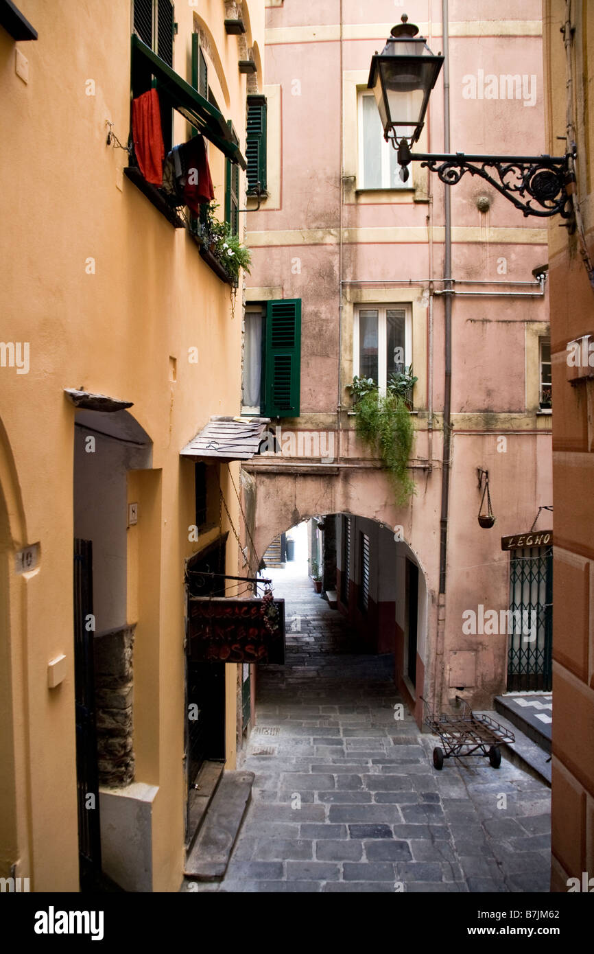 Alley passage way hi-res stock photography and images - Alamy
