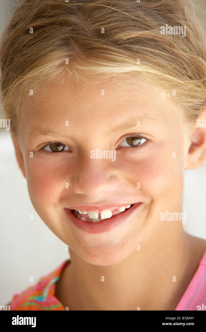 Smiling blonde girl missing tooth hi-res stock photography and images - Alamy