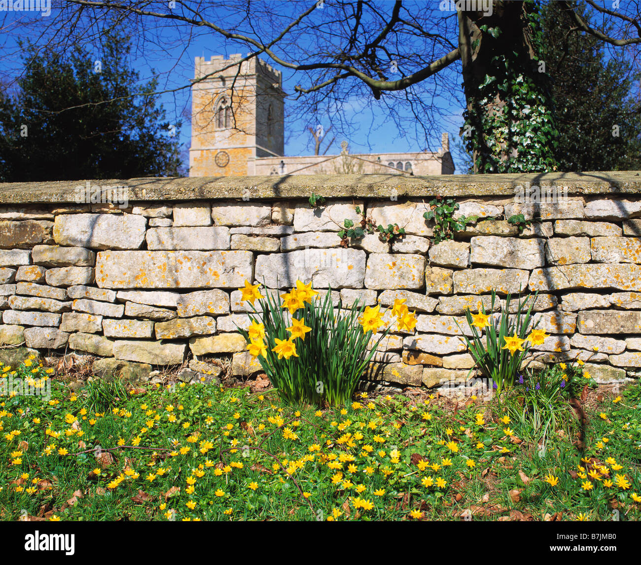GB RUTLAND MARKET OVERTON CHURCH OF ST PETER ST PAUL Stock Photo - Alamy