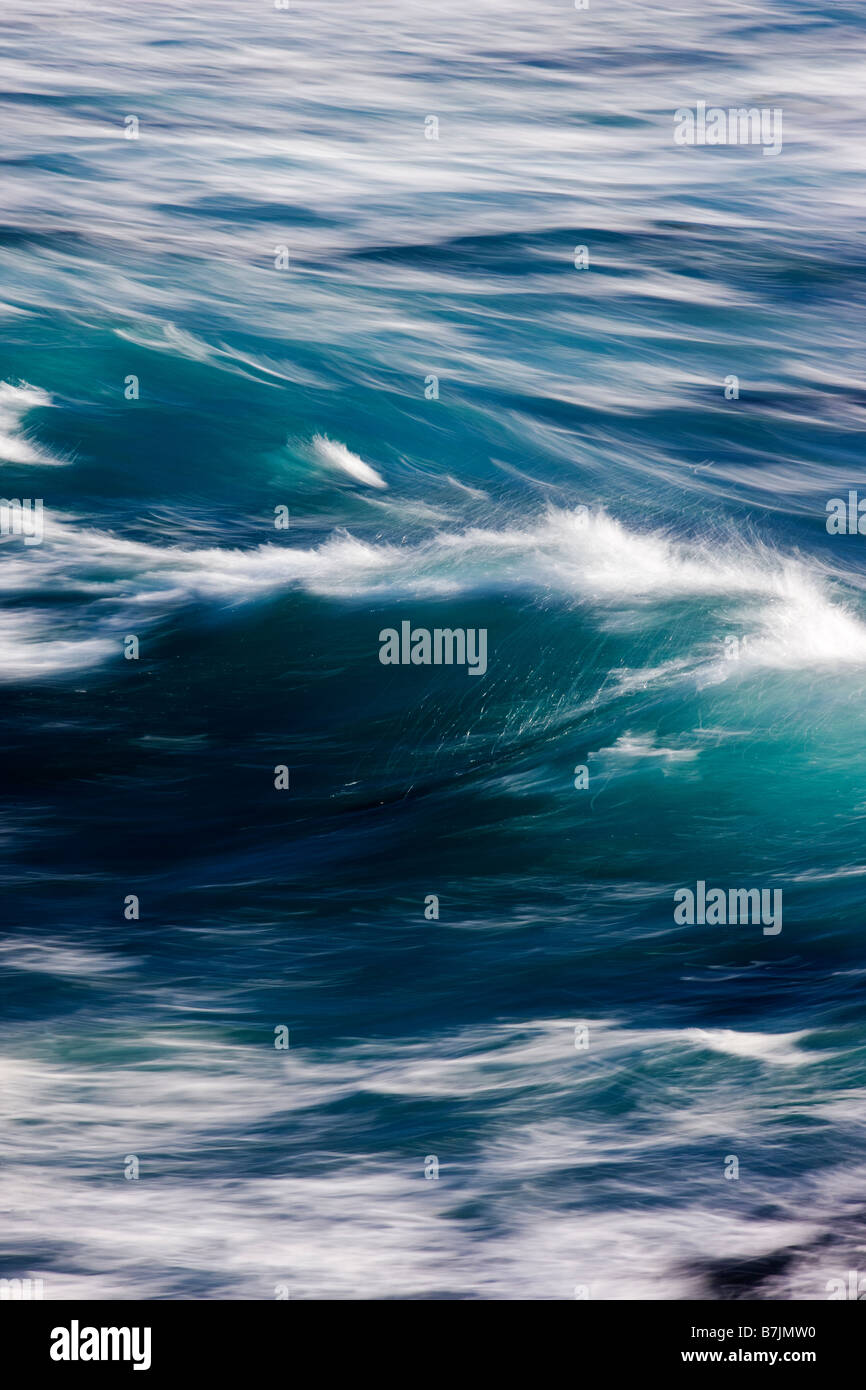 Pacific Ocean waves crashing ashore at Fanshell Overlook, Pebble Beach ...