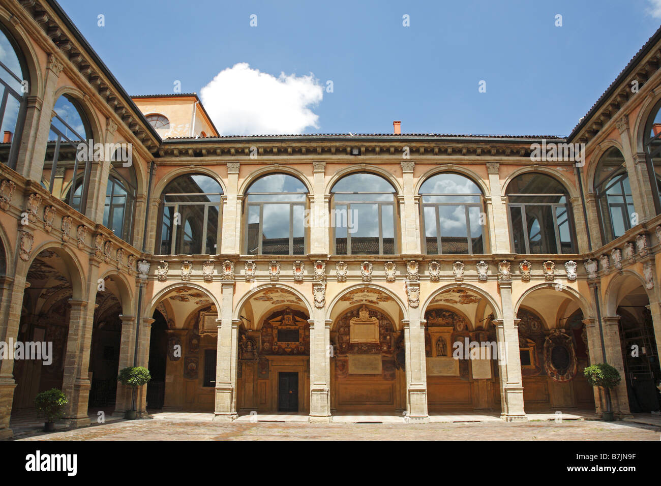 Bologna architecture hi-res stock photography and images - Alamy