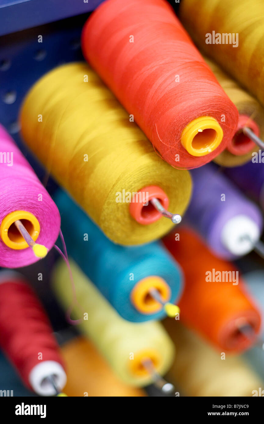 Colored spools threads close hi-res stock photography and images - Alamy