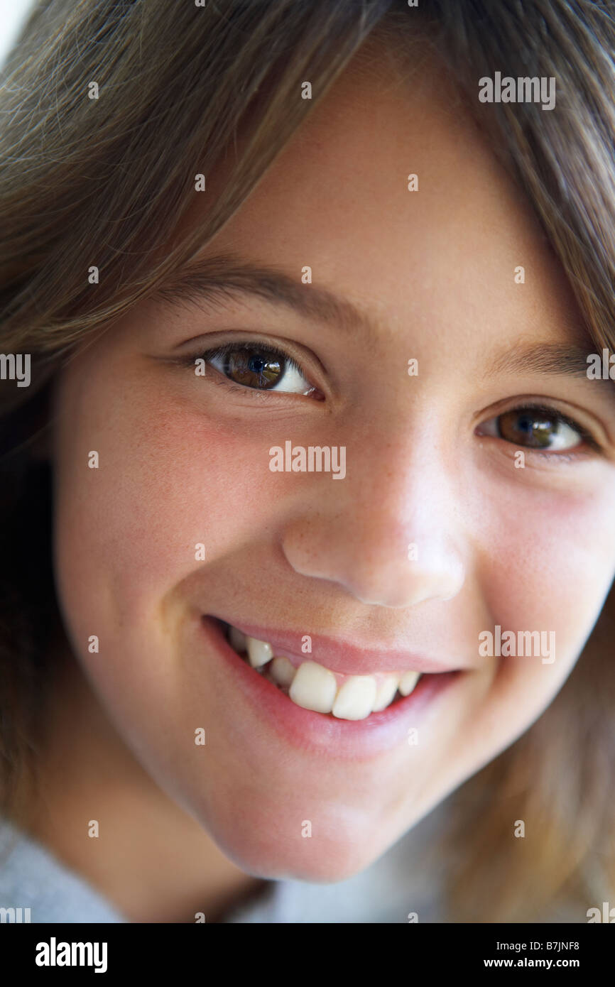 Headshot smiling 10 year old hi-res stock photography and images - Alamy