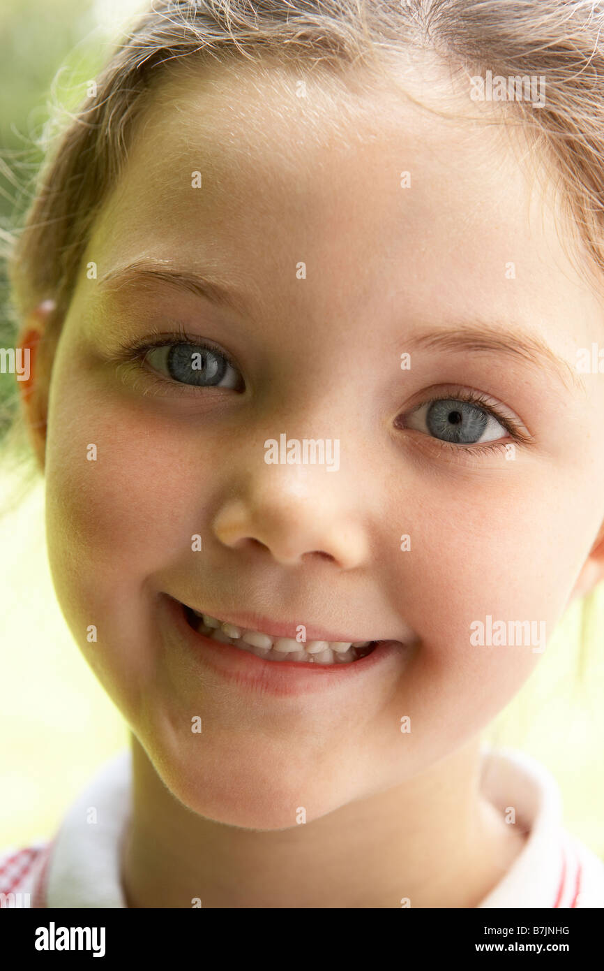 6 year old girl smiling hi-res stock photography and images - Alamy