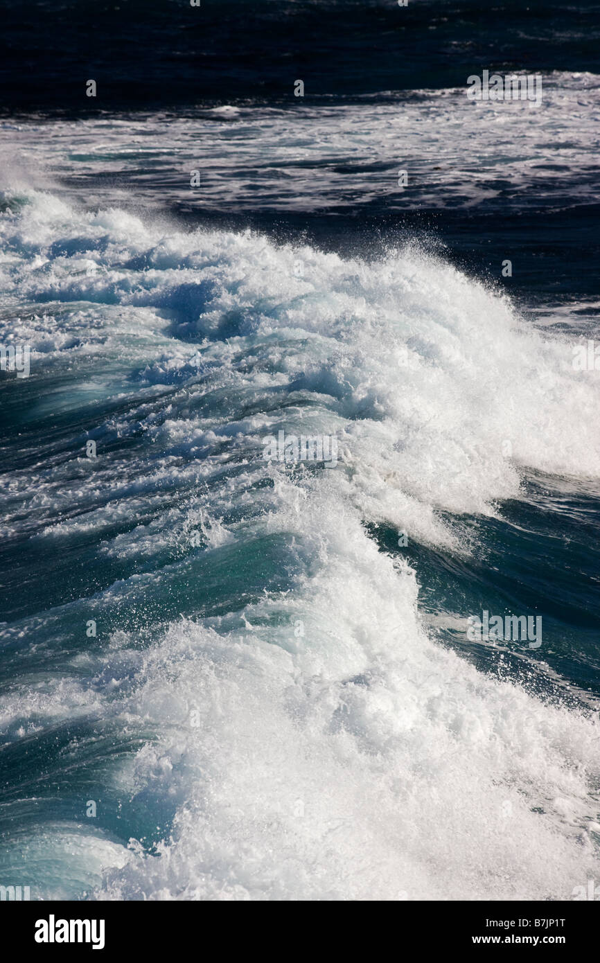 Pacific Ocean waves crashing ashore at Fanshell Overlook, Pebble Beach ...