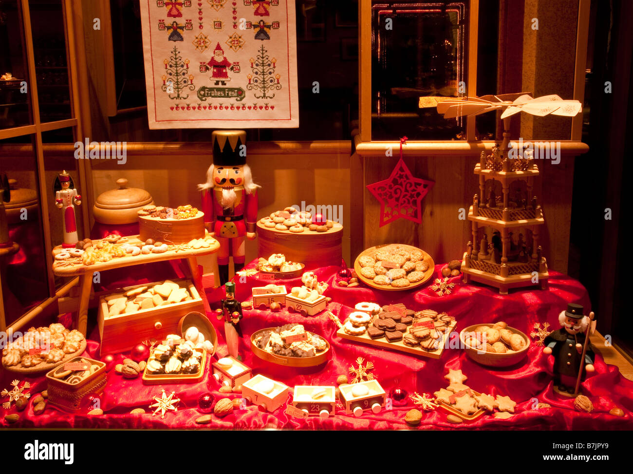 Bakery window display hi-res stock photography and images - Alamy