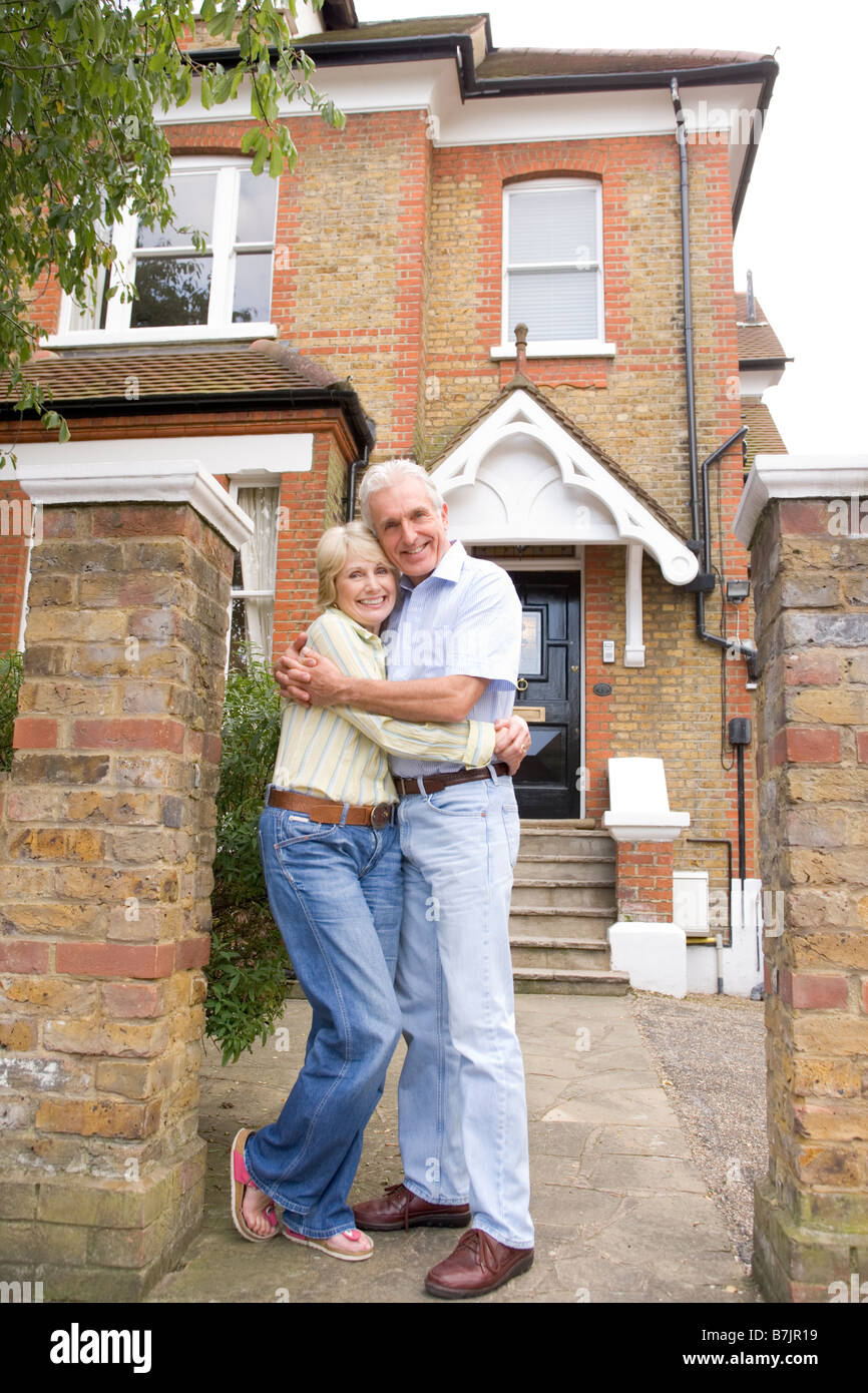 House man woman outside hi-res stock photography and images - Alamy