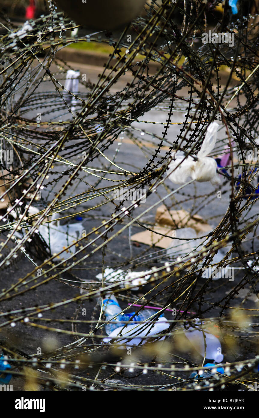Razor wire barricades in Bangkok Thailand 2008 Stock Photo - Alamy