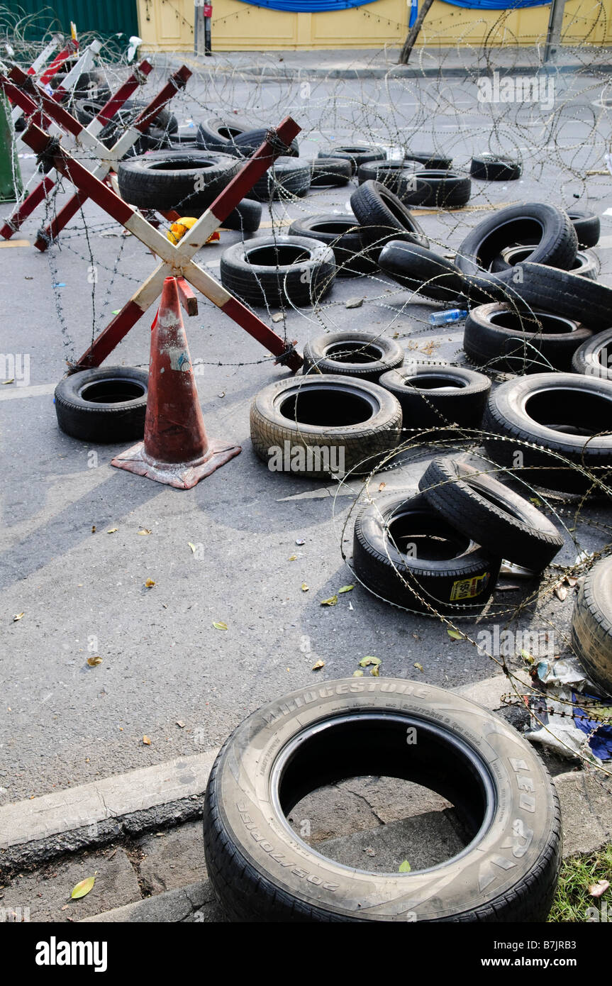 Razor wire barricades in Bangkok Thailand 2008 Stock Photo - Alamy