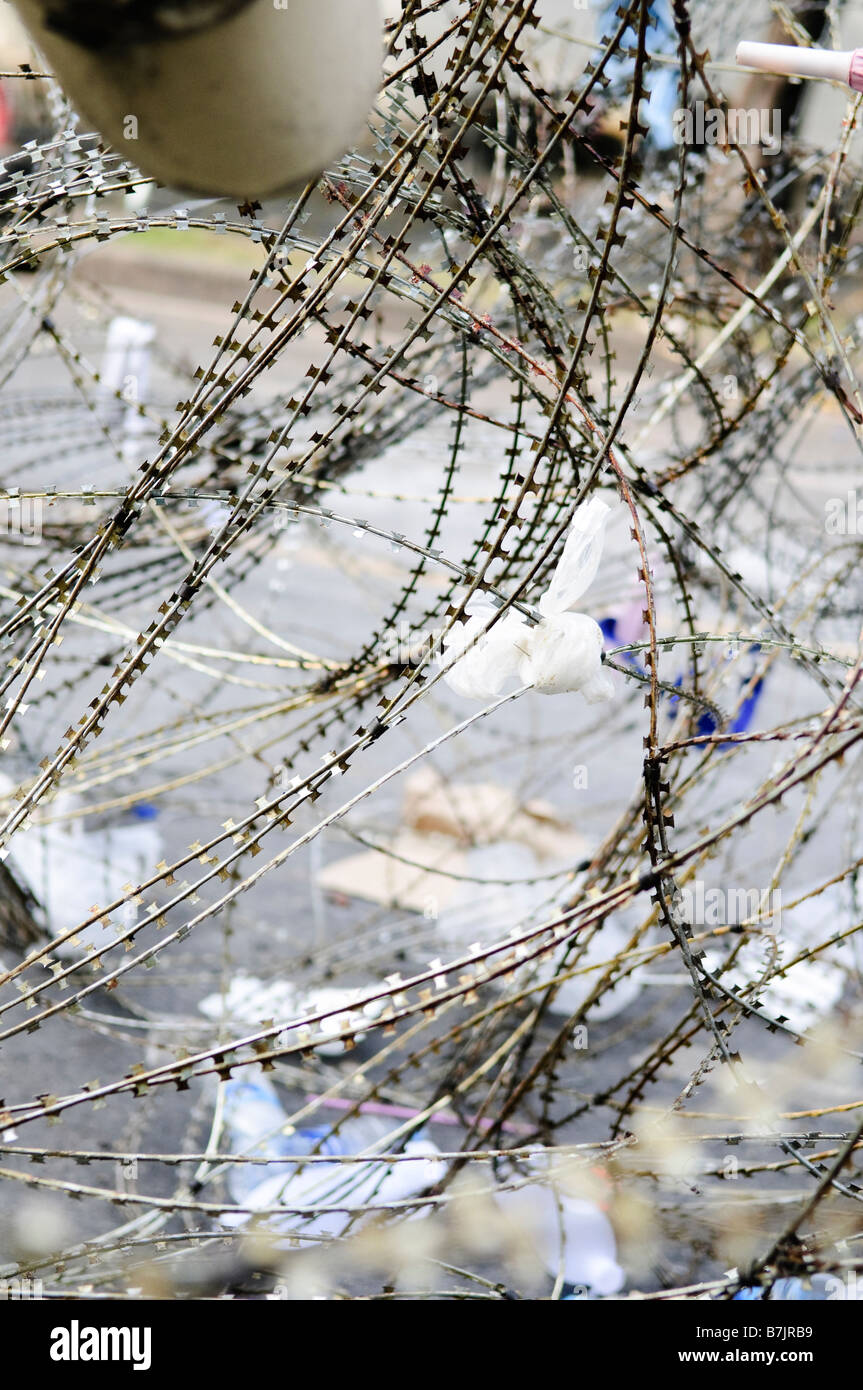 Razor wire barricades in Bangkok Thailand 2008 Stock Photo - Alamy