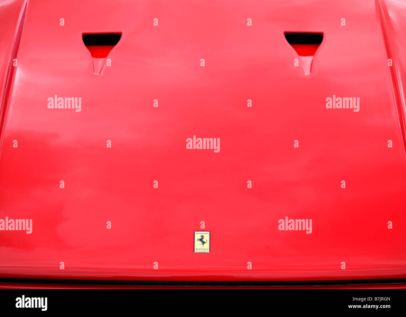 Bonnet and badge of Ferrari F40 Stock Photo - Alamy