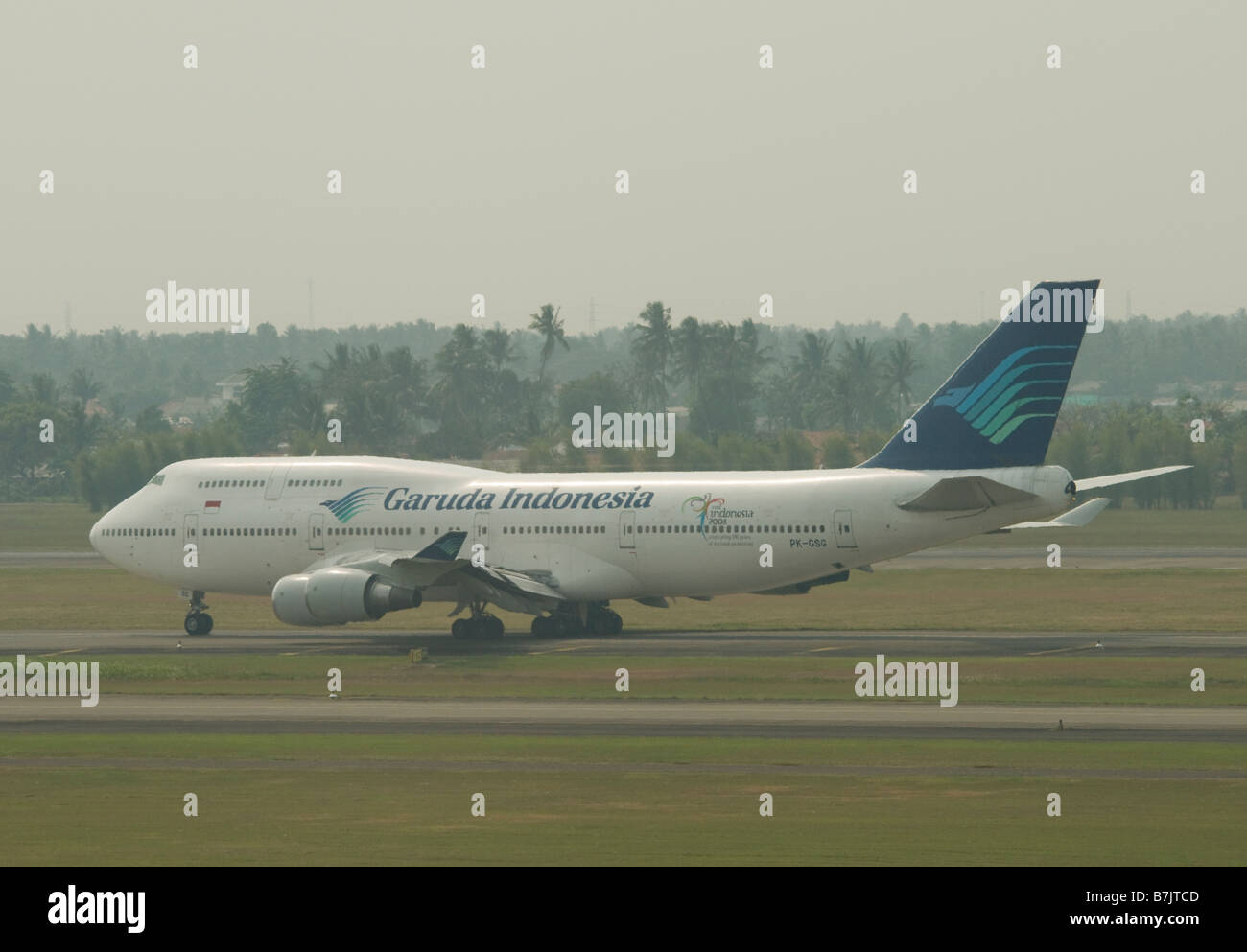 Garuda airline hi-res stock photography and images - Alamy