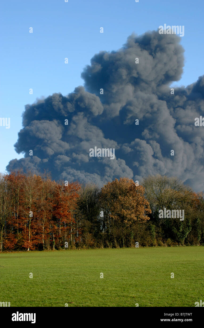 Smoke oil plume hi-res stock photography and images - Alamy