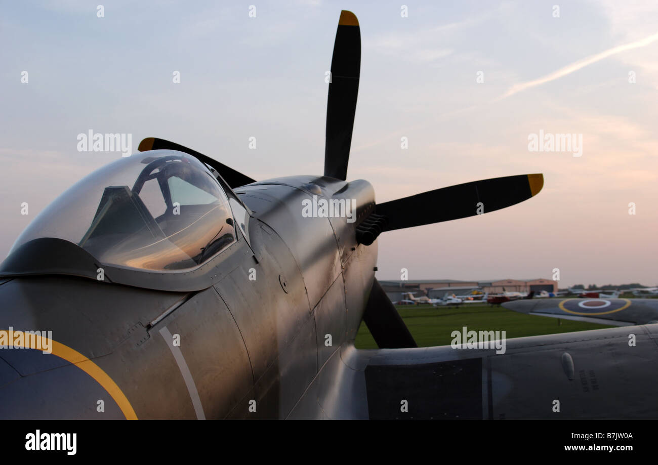 Airfield ground close hi-res stock photography and images - Alamy