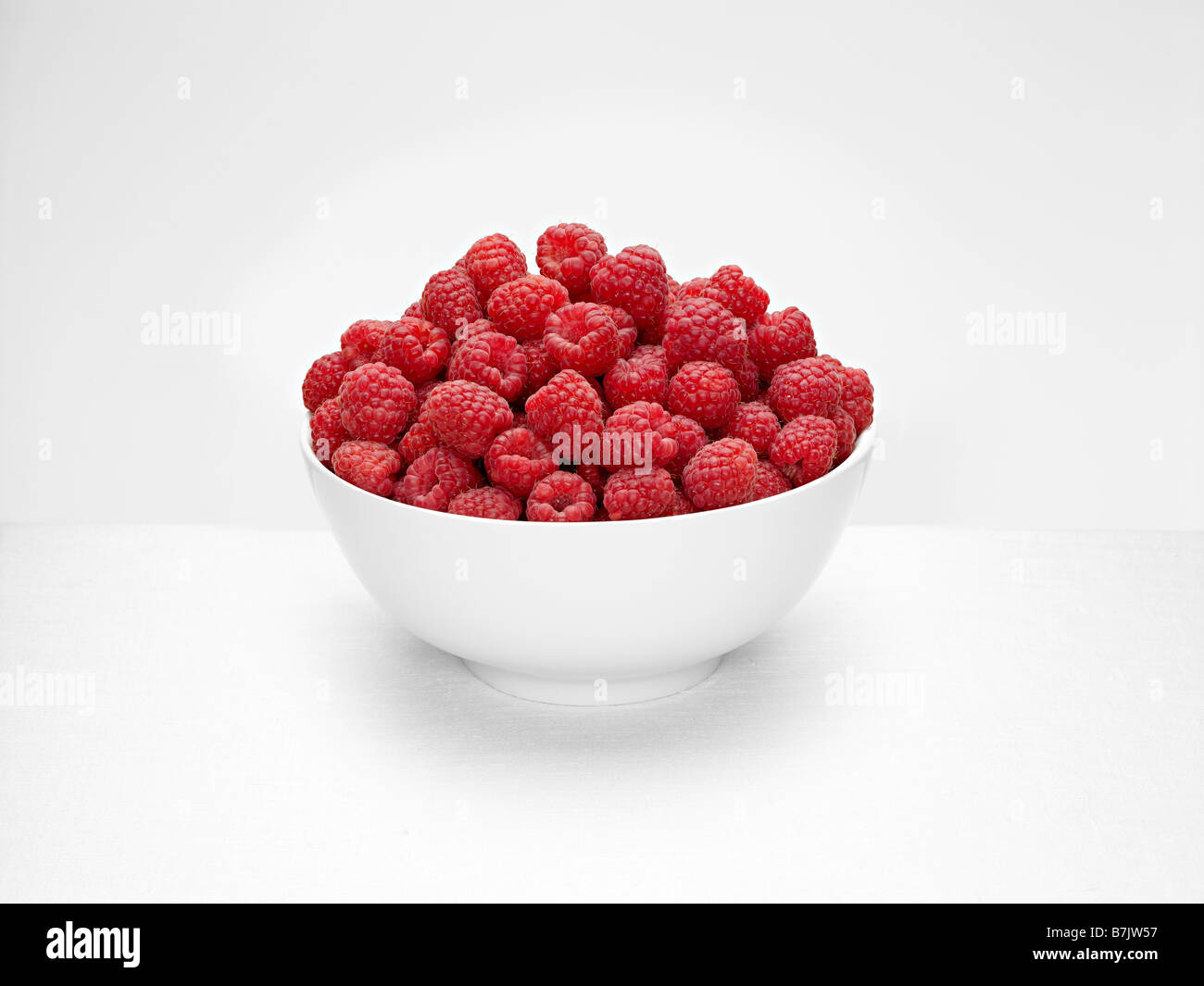 bowl of raspberries Stock Photo - Alamy
