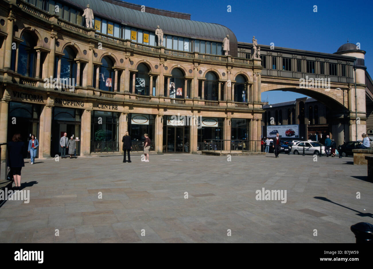 Victoria Shopping centre Classical style Bridge Over road People ...