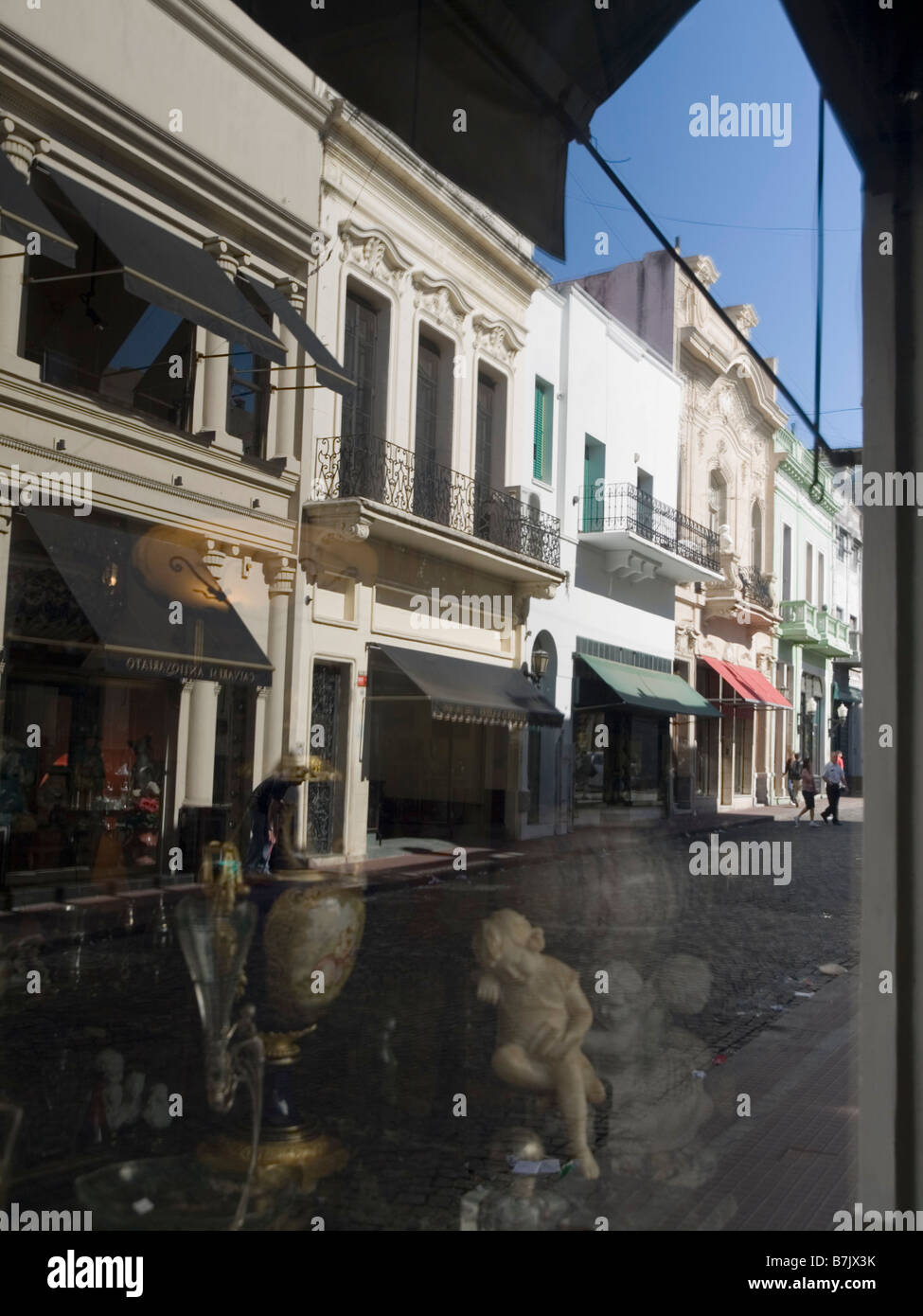 Antiques store front hi-res stock photography and images - Alamy