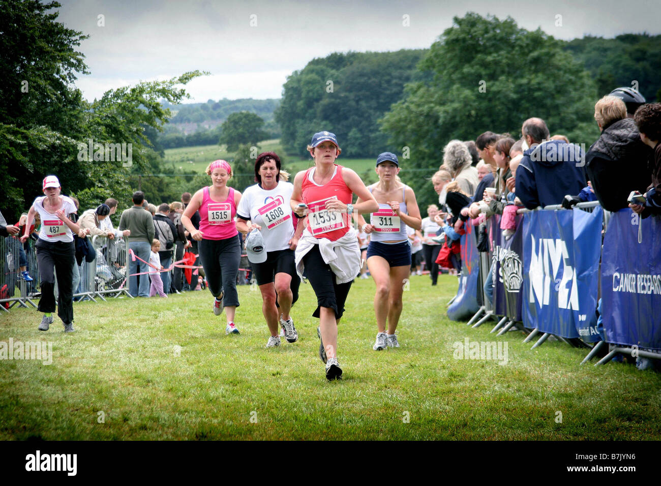 Female race runners hi-res stock photography and images - Alamy