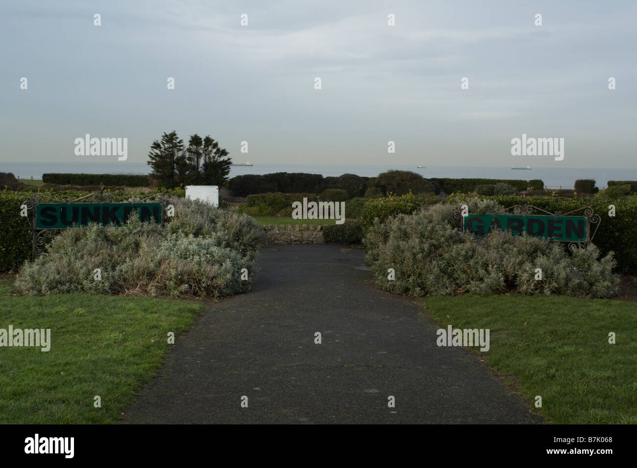 Sunken grass hi-res stock photography and images - Alamy