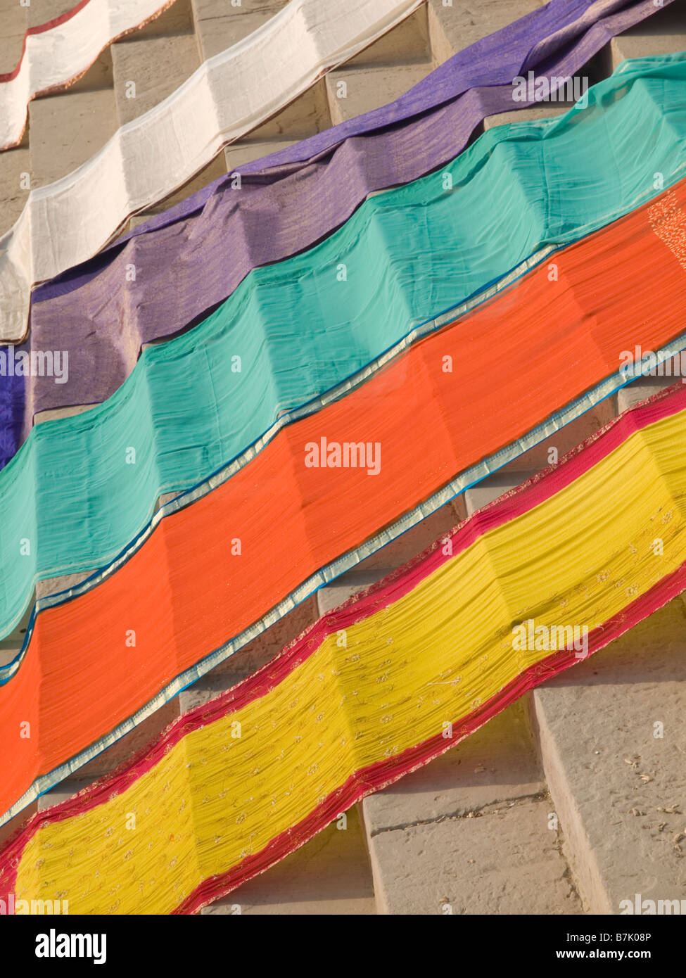 Laundry drying steps hi-res stock photography and images - Alamy
