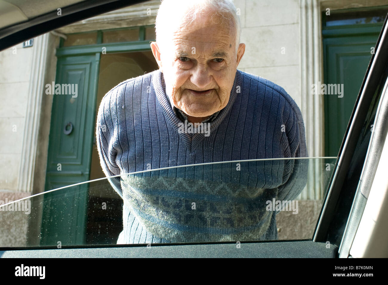 old man looking through car window Stock Photo - Alamy