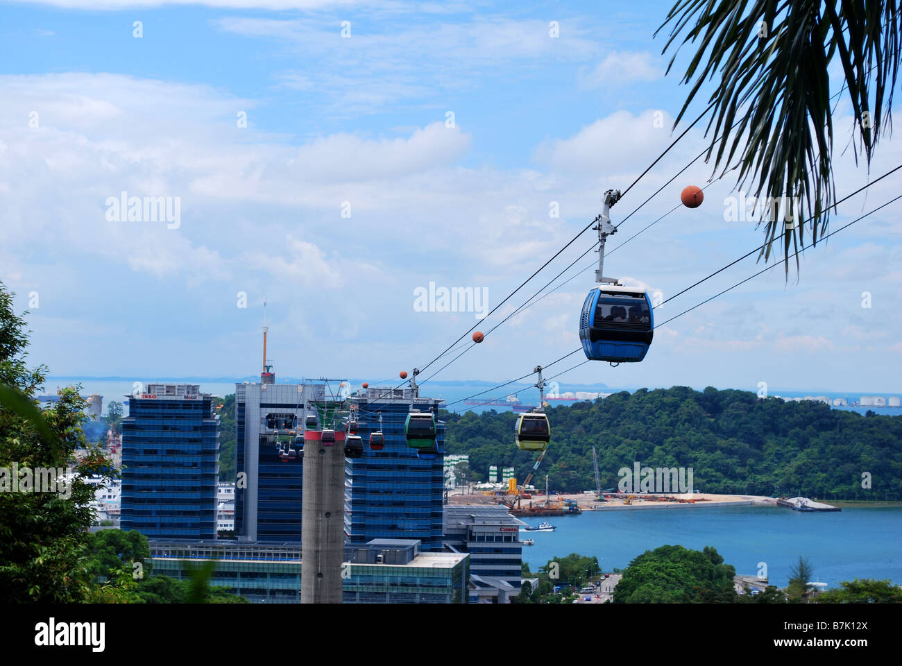 Cable car to Sentosa Island Singapore Stock Photo - Alamy
