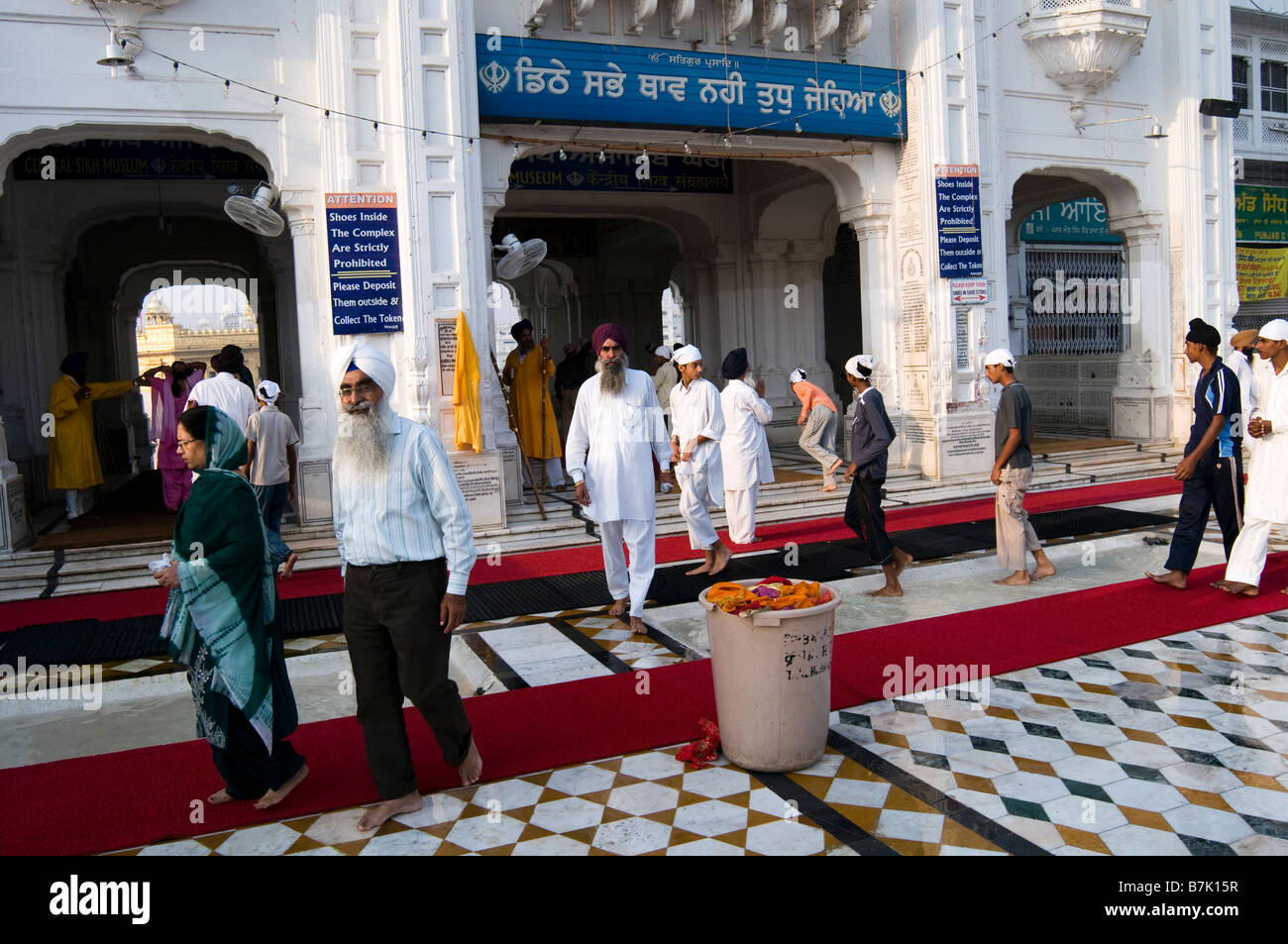Entrance to golden temple hi-res stock photography and images - Alamy