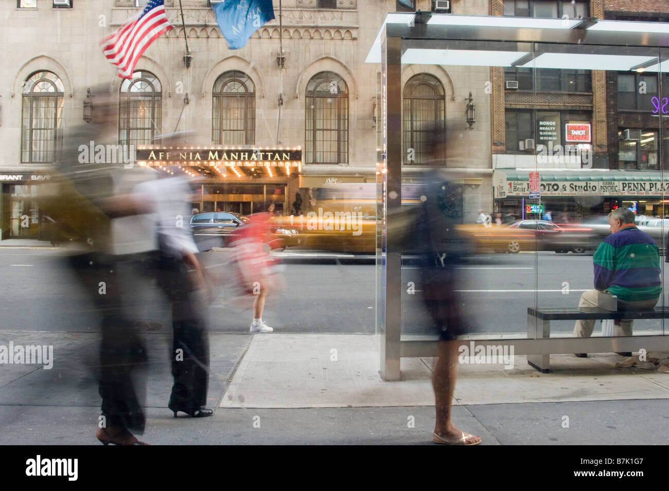 Moving cities hi-res stock photography and images - Alamy