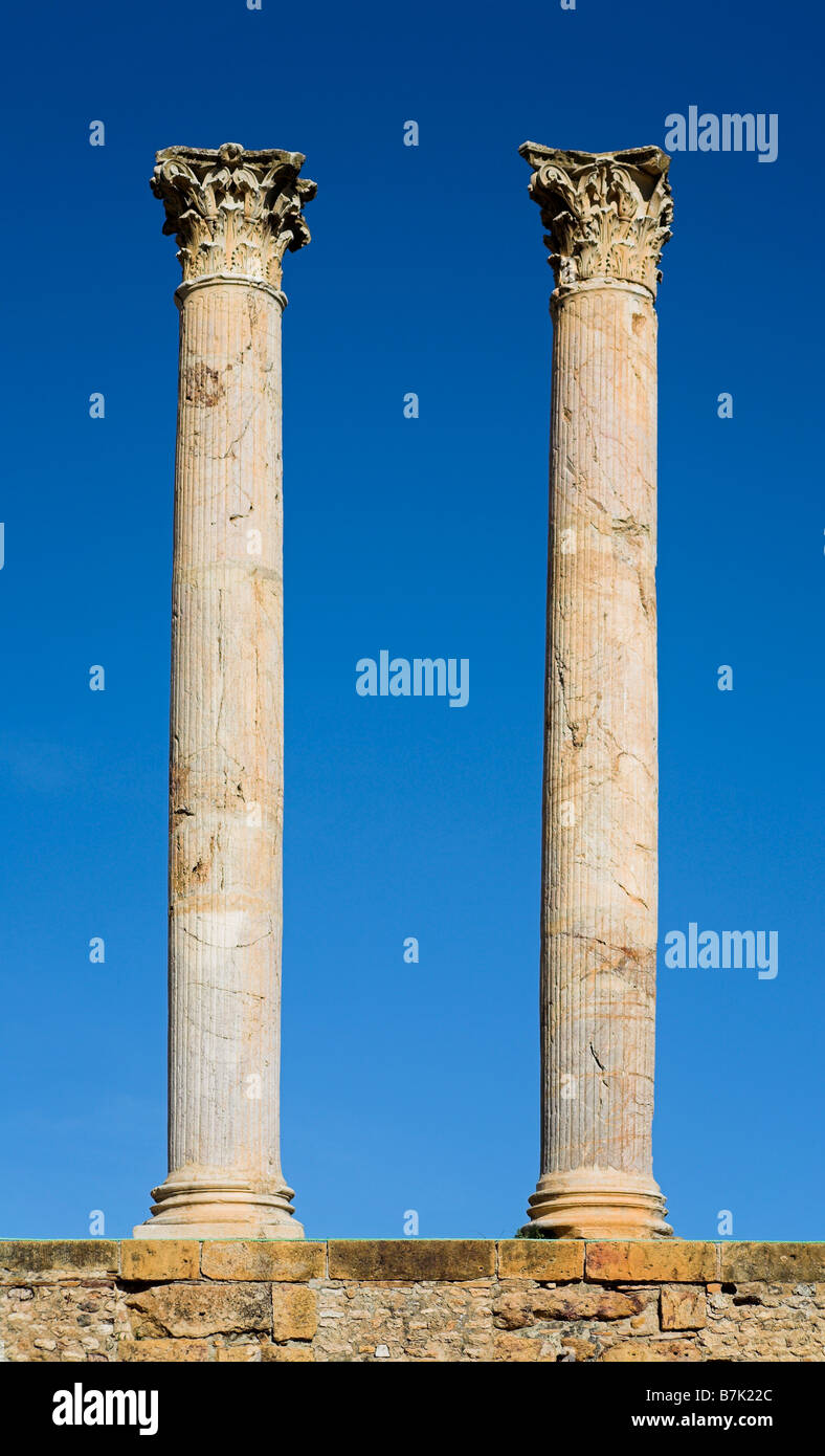 Two column capitals hi-res stock photography and images - Alamy