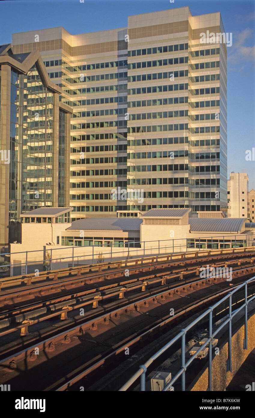 London, Docklands, DLR tracks on S-bend passing South Quay Plaza Stock ...
