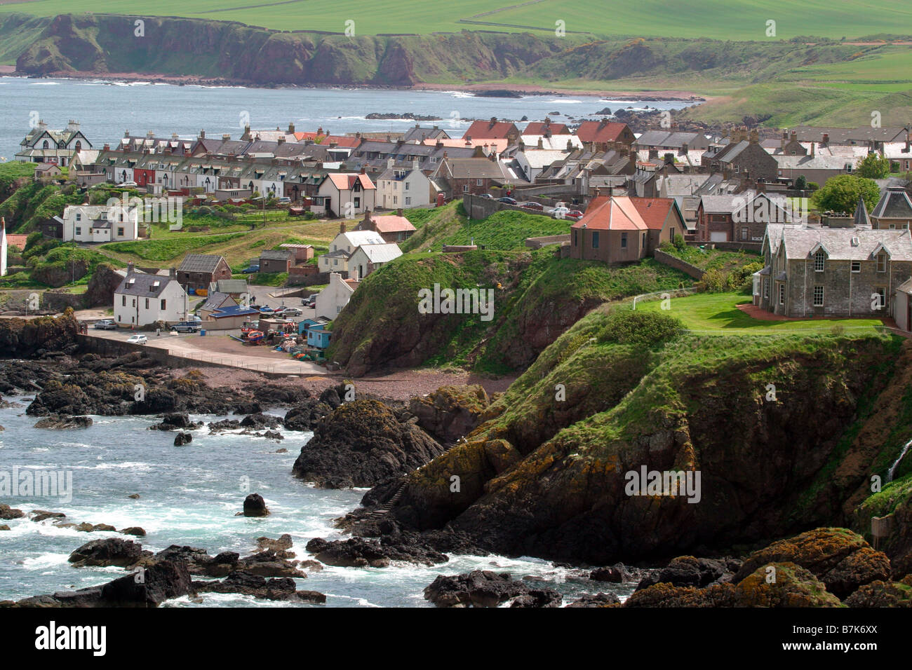 St abbs village south hi-res stock photography and images - Alamy