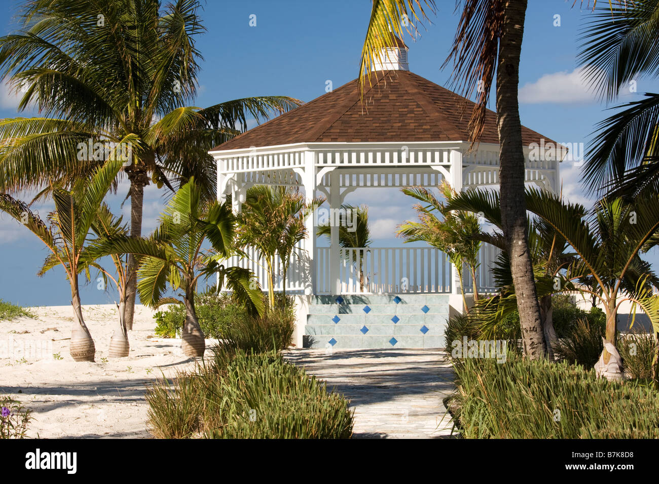 Gazebo surrounded by trees hi-res stock photography and images - Alamy