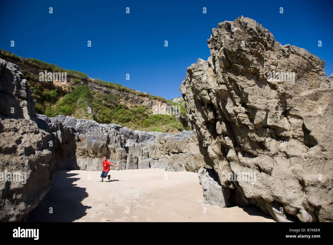 Fall bay beach wales hi-res stock photography and images - Alamy