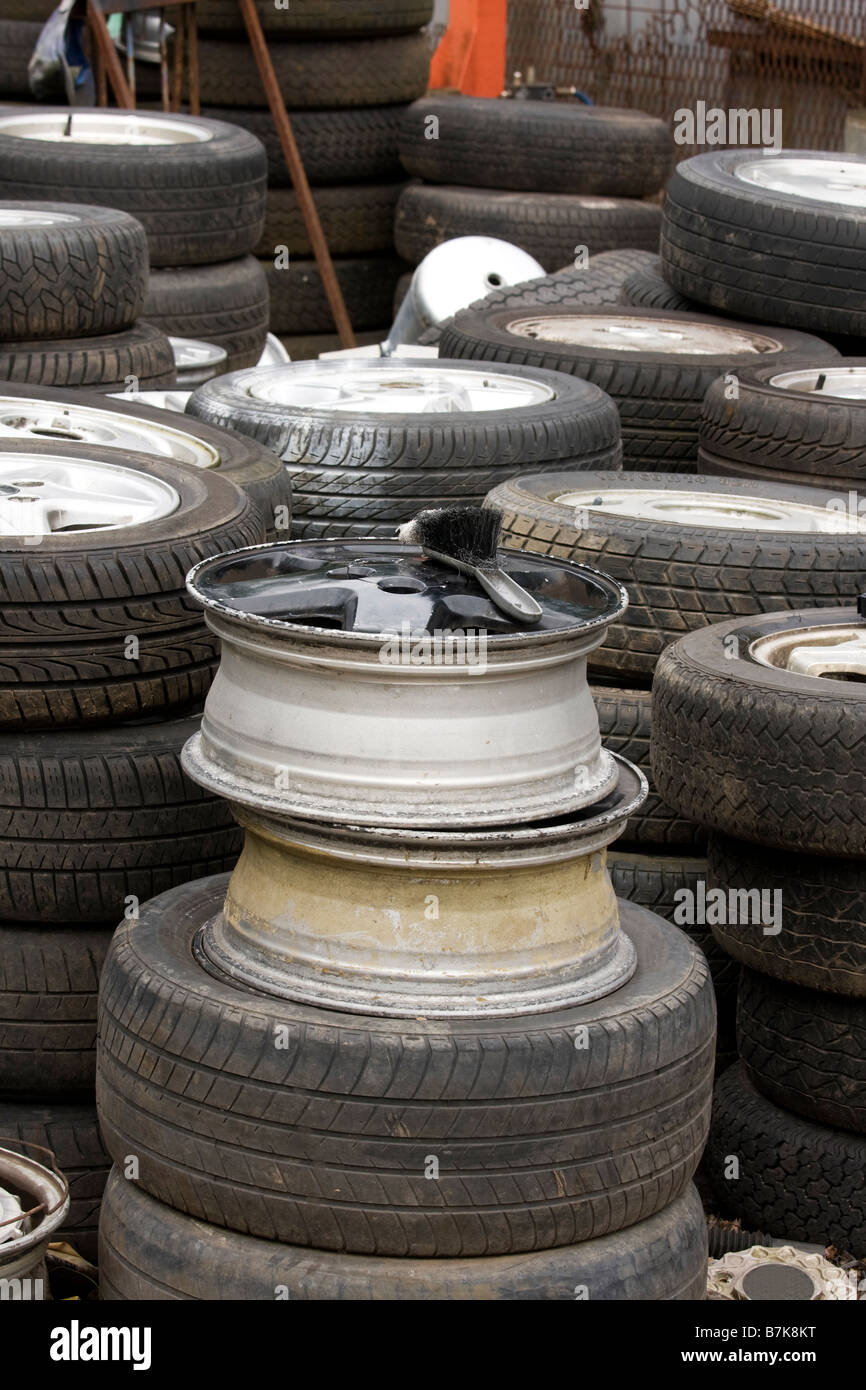 Car breakers yard hi-res stock photography and images - Alamy