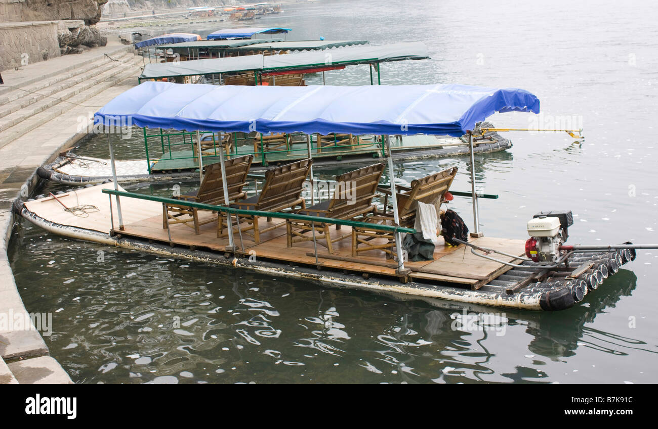 Bamboo raft china transport hi-res stock photography and images - Alamy