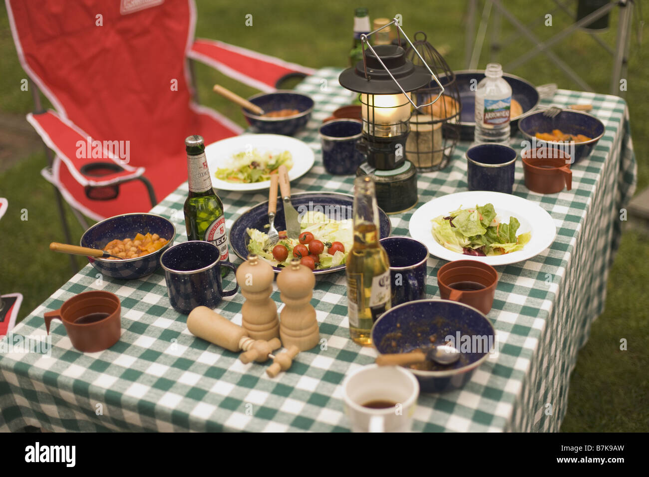 Laid out table hi-res stock photography and images - Alamy