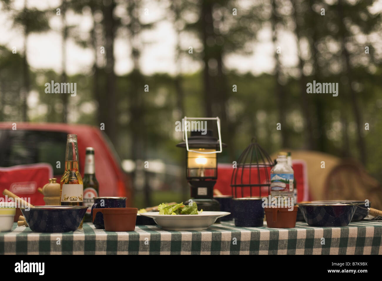 Laid out table hi-res stock photography and images - Alamy
