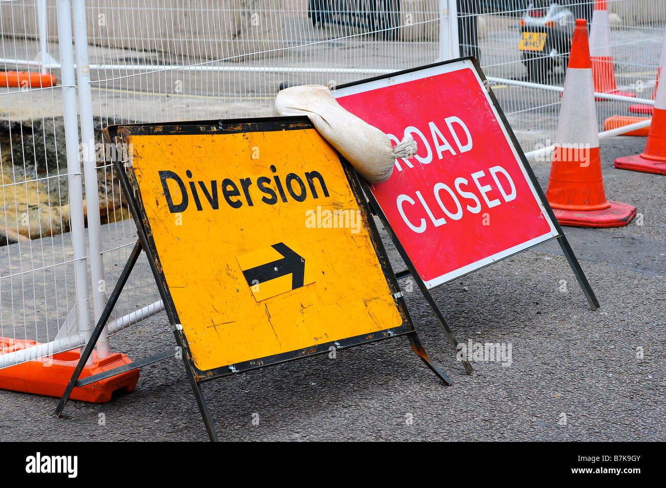 Diversion road signs hi-res stock photography and images - Alamy