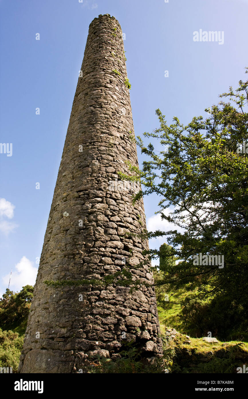 ruins of a copper mine chimney on Bodmin moor Stock Photo - Alamy