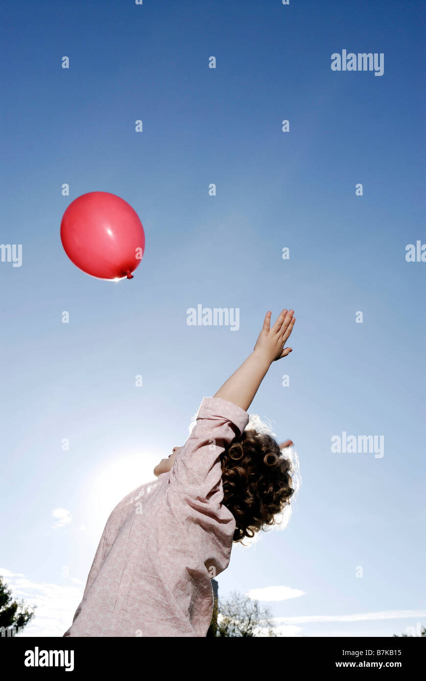 3 years old girl throwing a balloon Stock Photo - Alamy