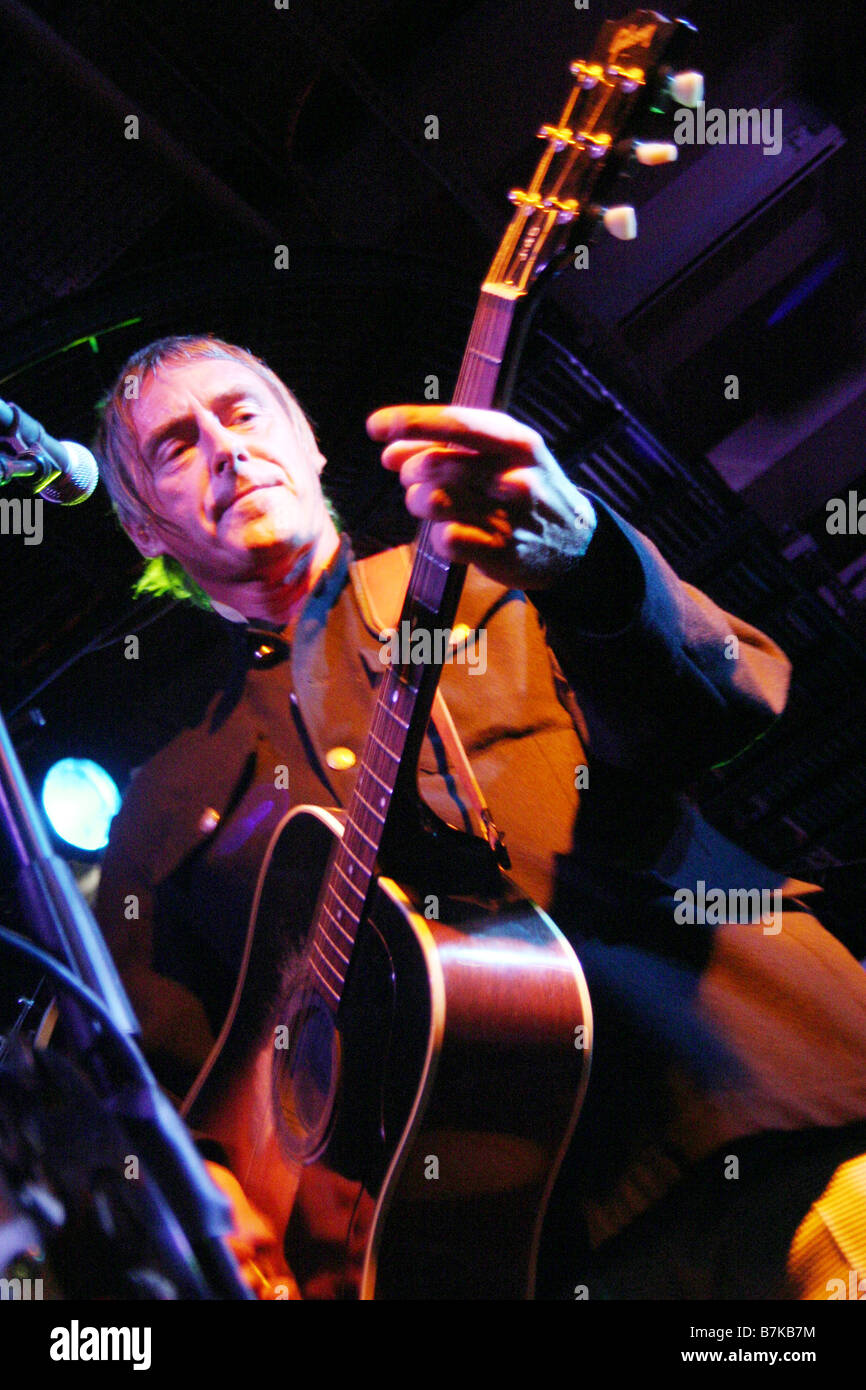 PAUL WELLER UK rock musician in 2004 Stock Photo - Alamy